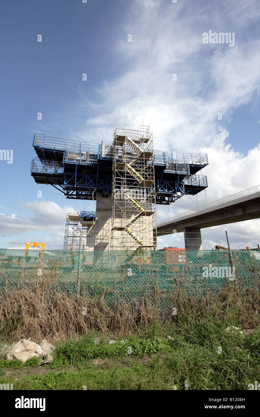 CONSTRUCTION OF A NEW BRIDGE TO CROSS THE BRISBANE RIVER QUEENSLAND ...