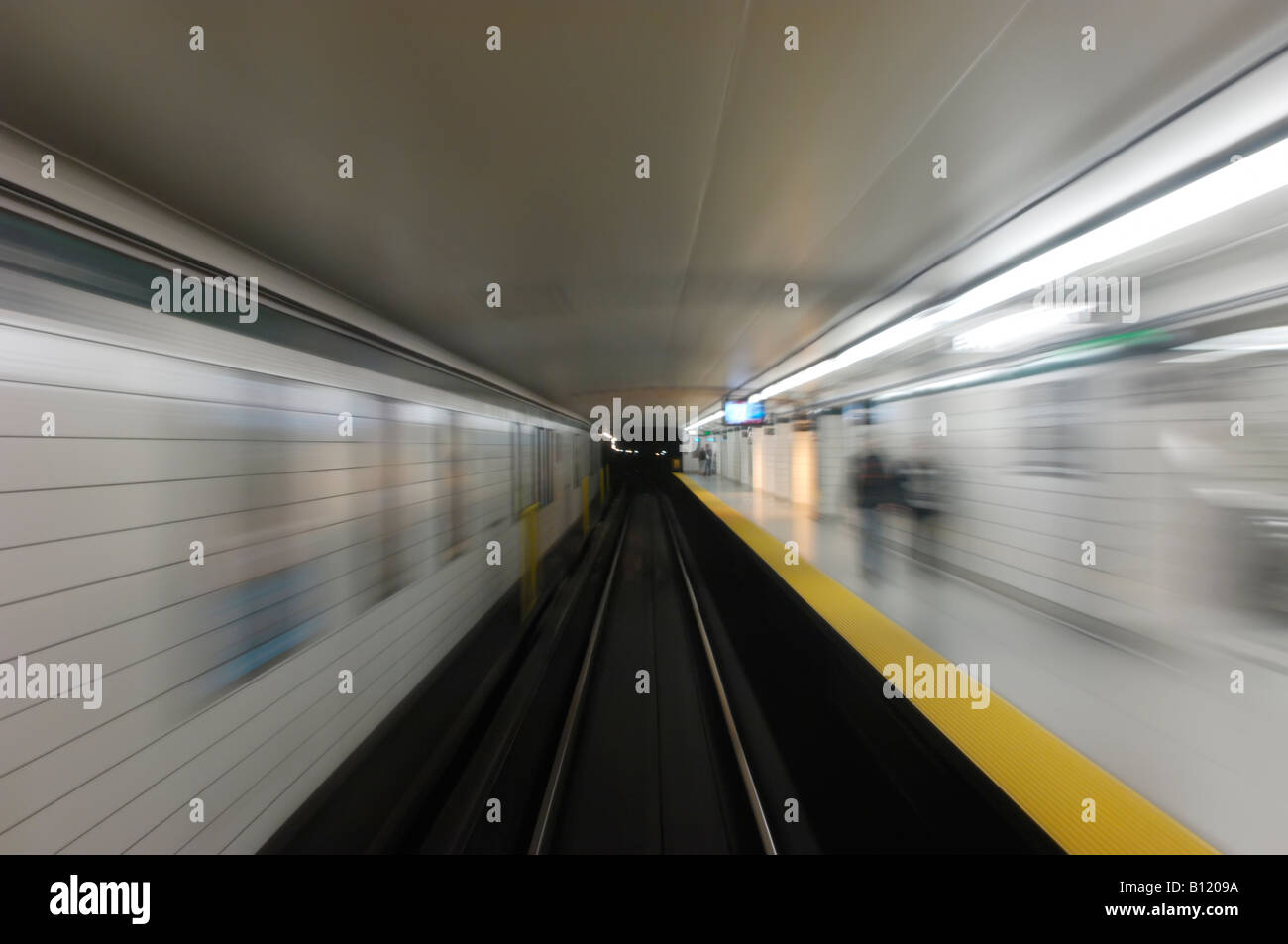 Toronto subway platform hi-res stock photography and images - Alamy