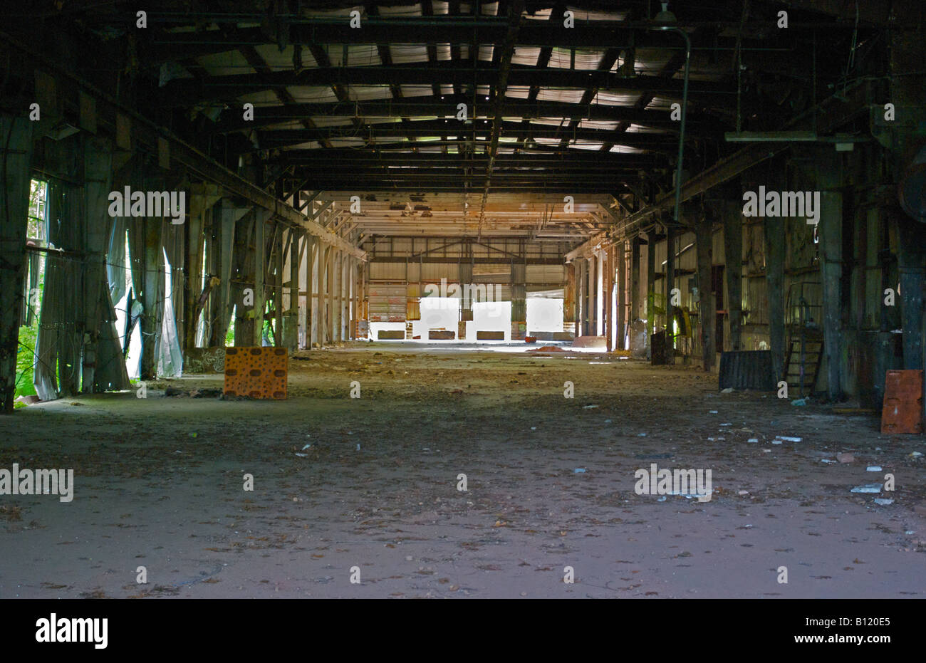 Destroyed factory building hi-res stock photography and images - Alamy