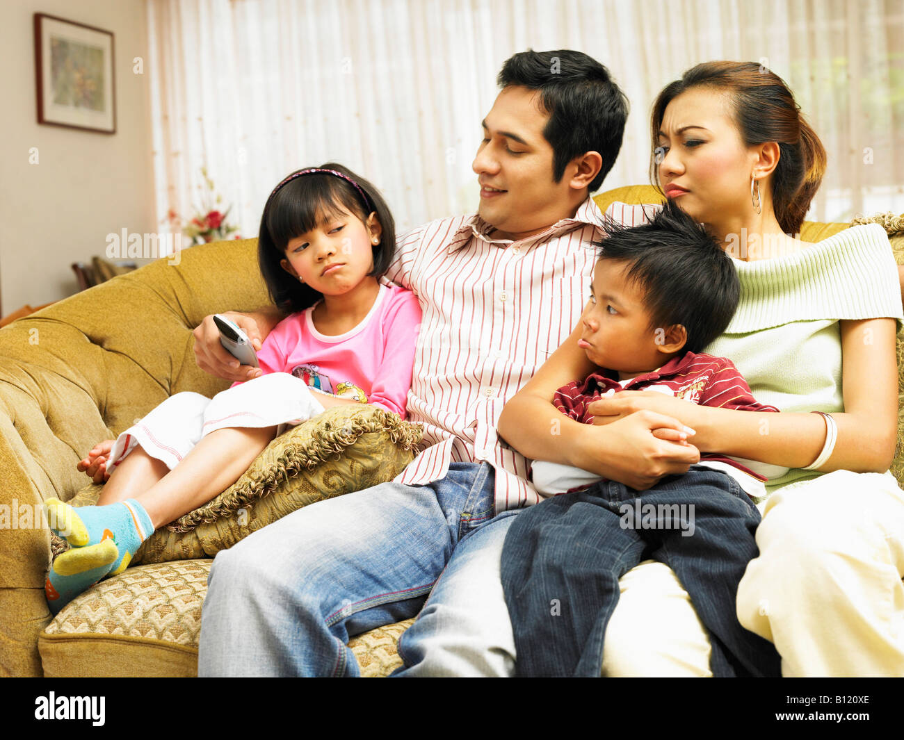 Family watching tv Stock Photo - Alamy