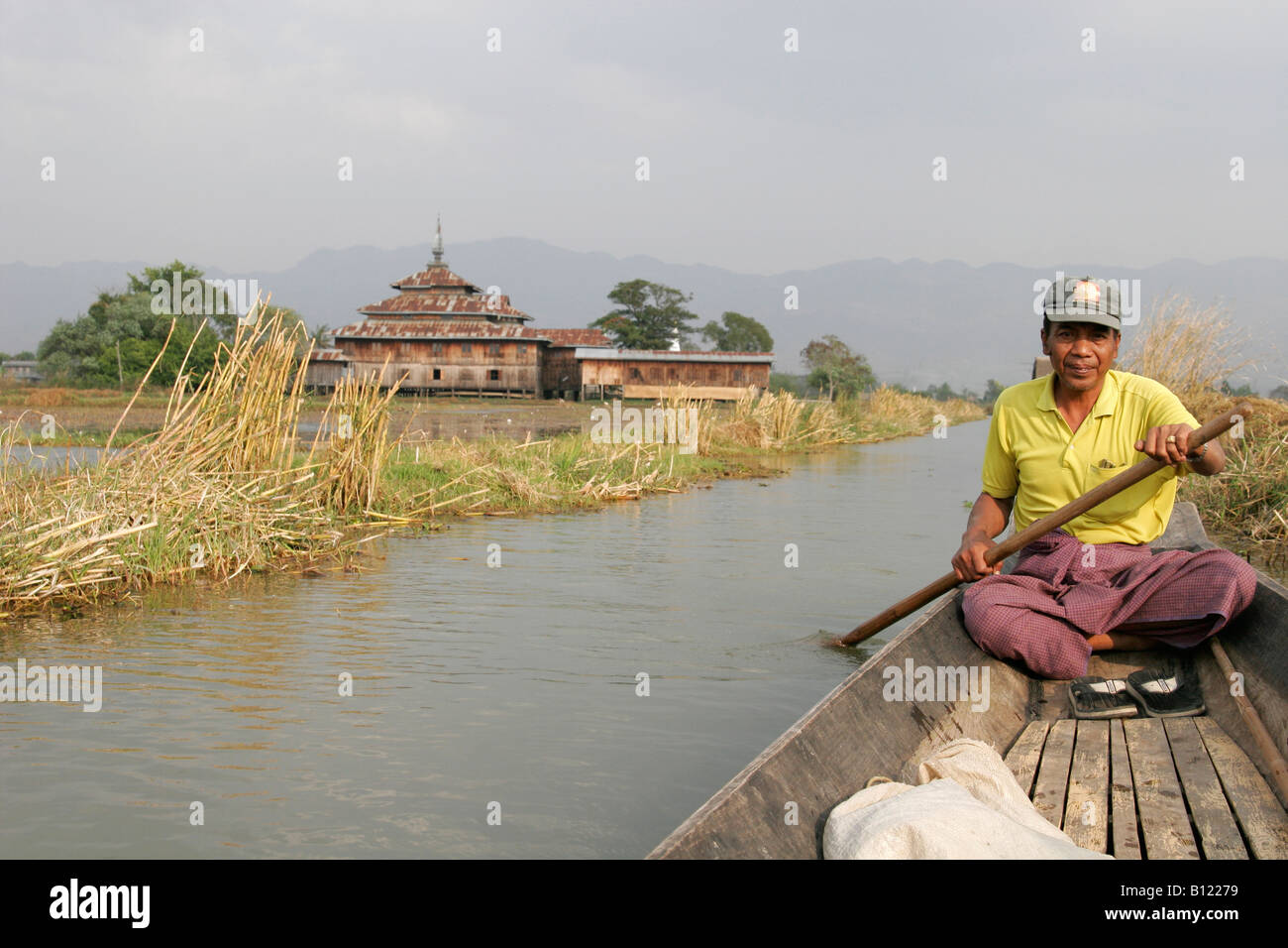Local boatman on Inle lake, Myanmar (Burma Stock Photo - Alamy