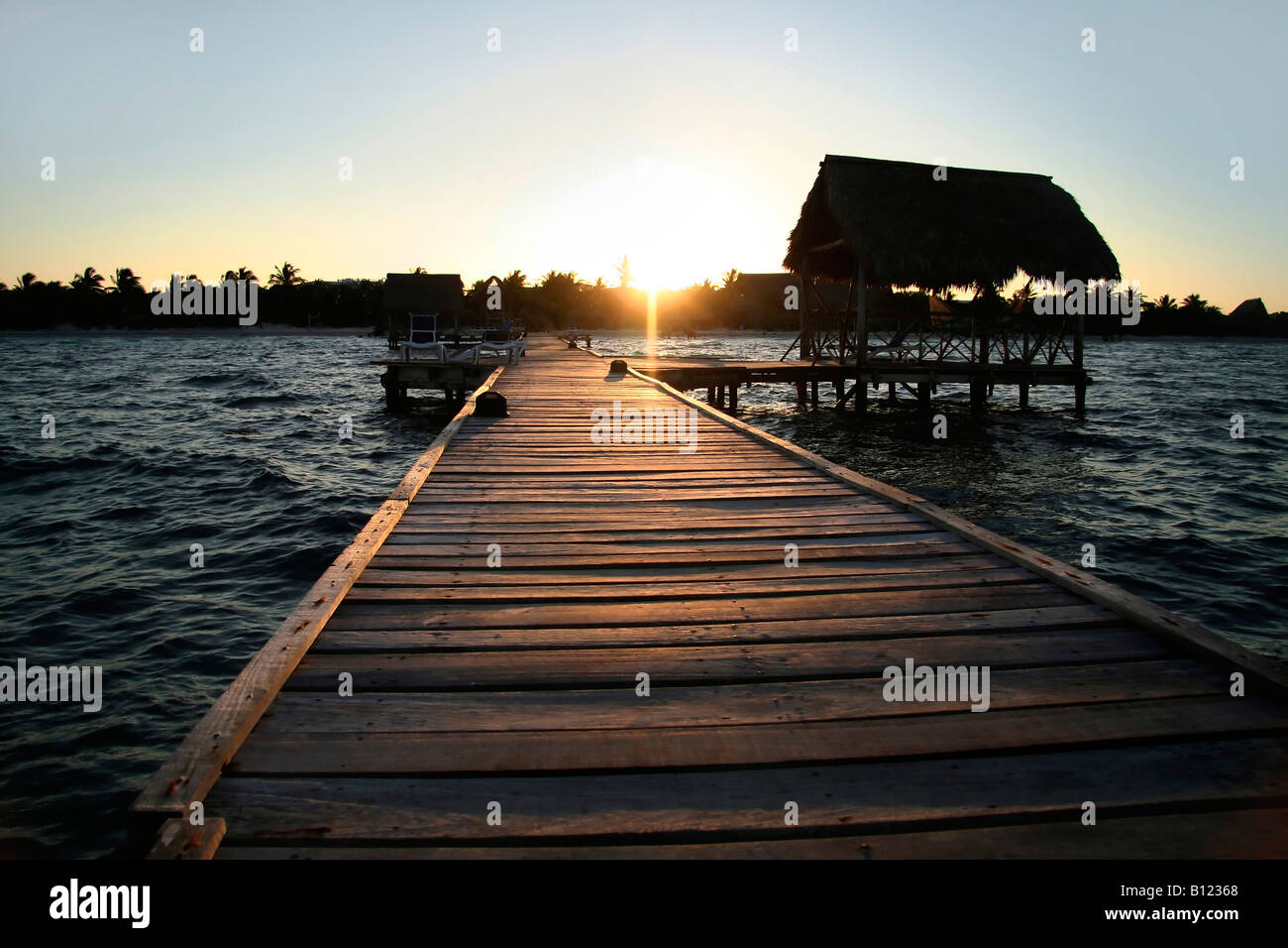 Caribbean vacation sunset sea cuba Stock Photo - Alamy