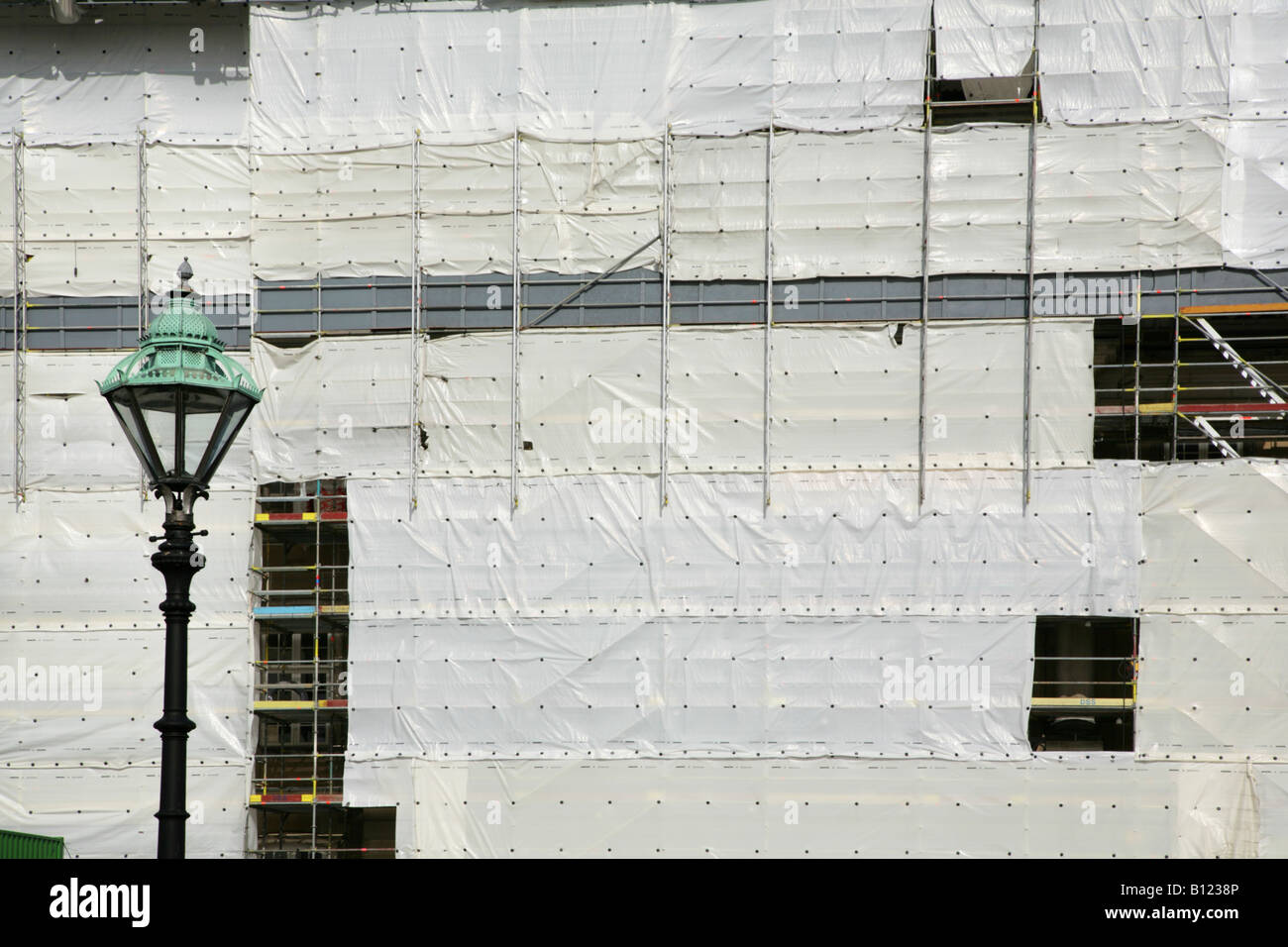 Scaffold sheeting hi-res stock photography and images - Alamy