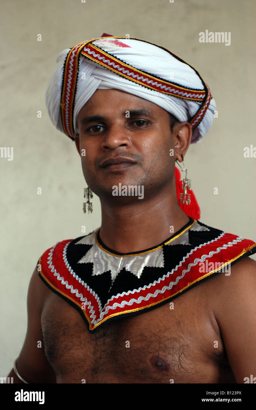 Sri Lankan man in traditional costume Stock Photo - Alamy