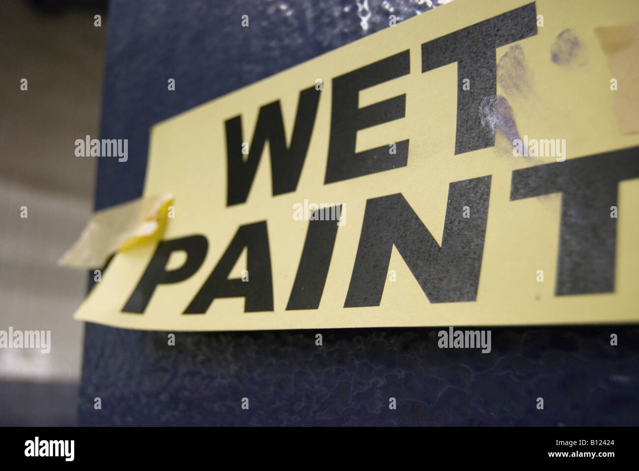 Wet Paint Sign Stock Photo - Alamy