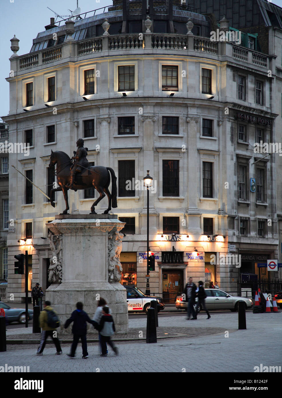 UK Britain England London Trafalgar Square street scene Stock Photo - Alamy