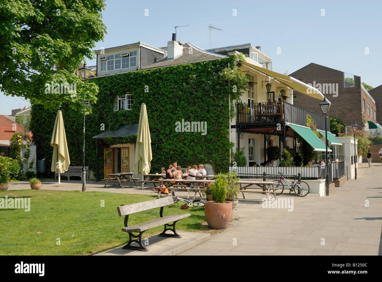The Old Ship Inn, Chiswick Riverside, London Stock Photo - Alamy