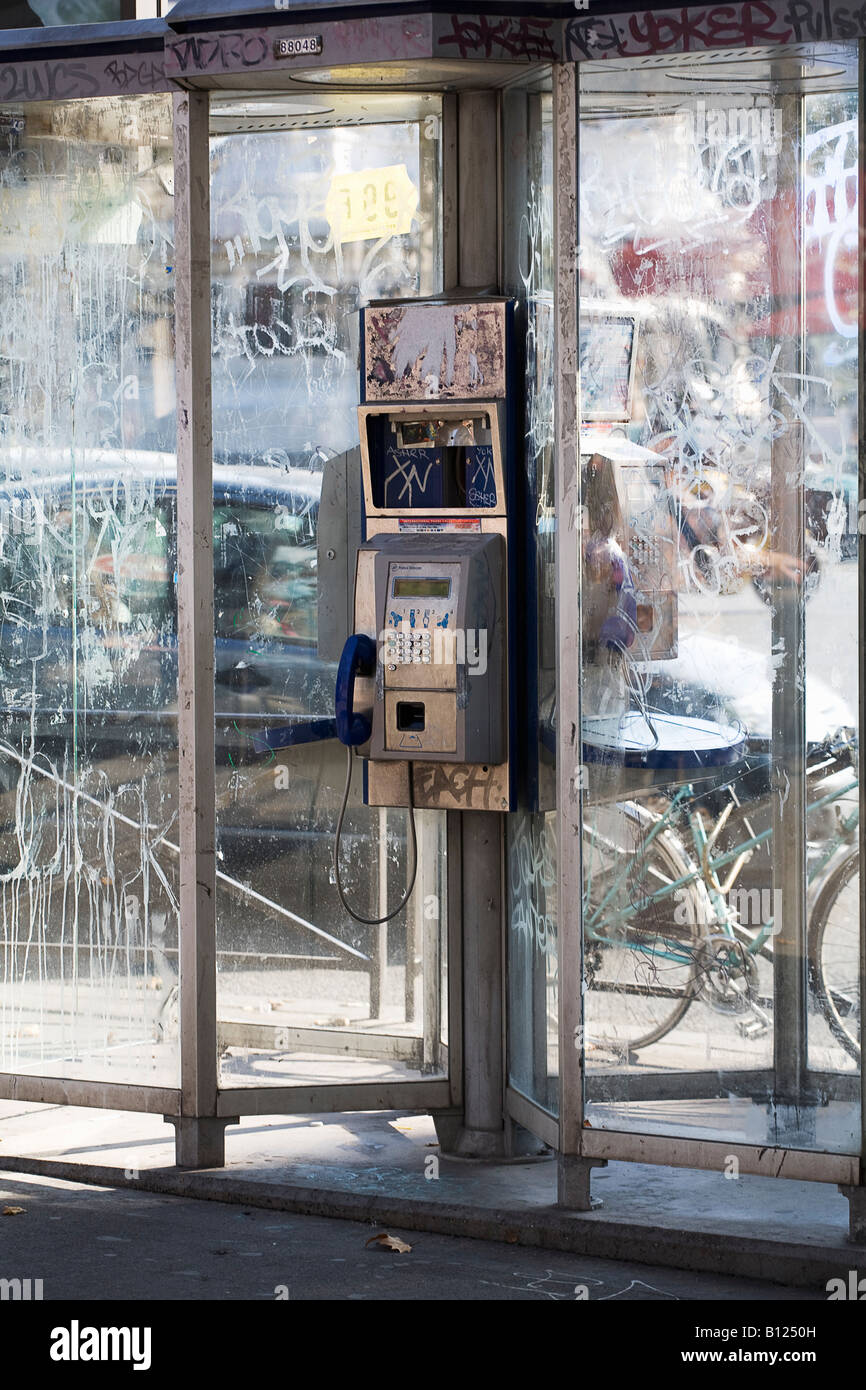 Phone booth in Paris France Stock Photo - Alamy