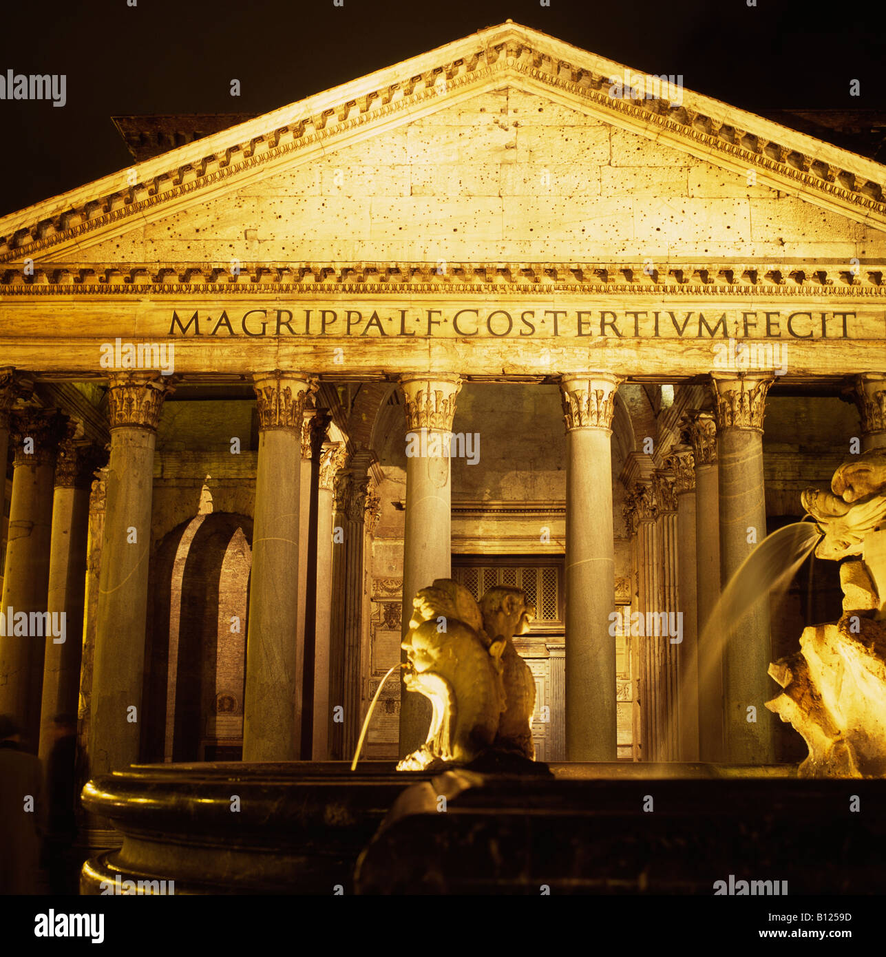 Rome the pantheon hi-res stock photography and images - Alamy
