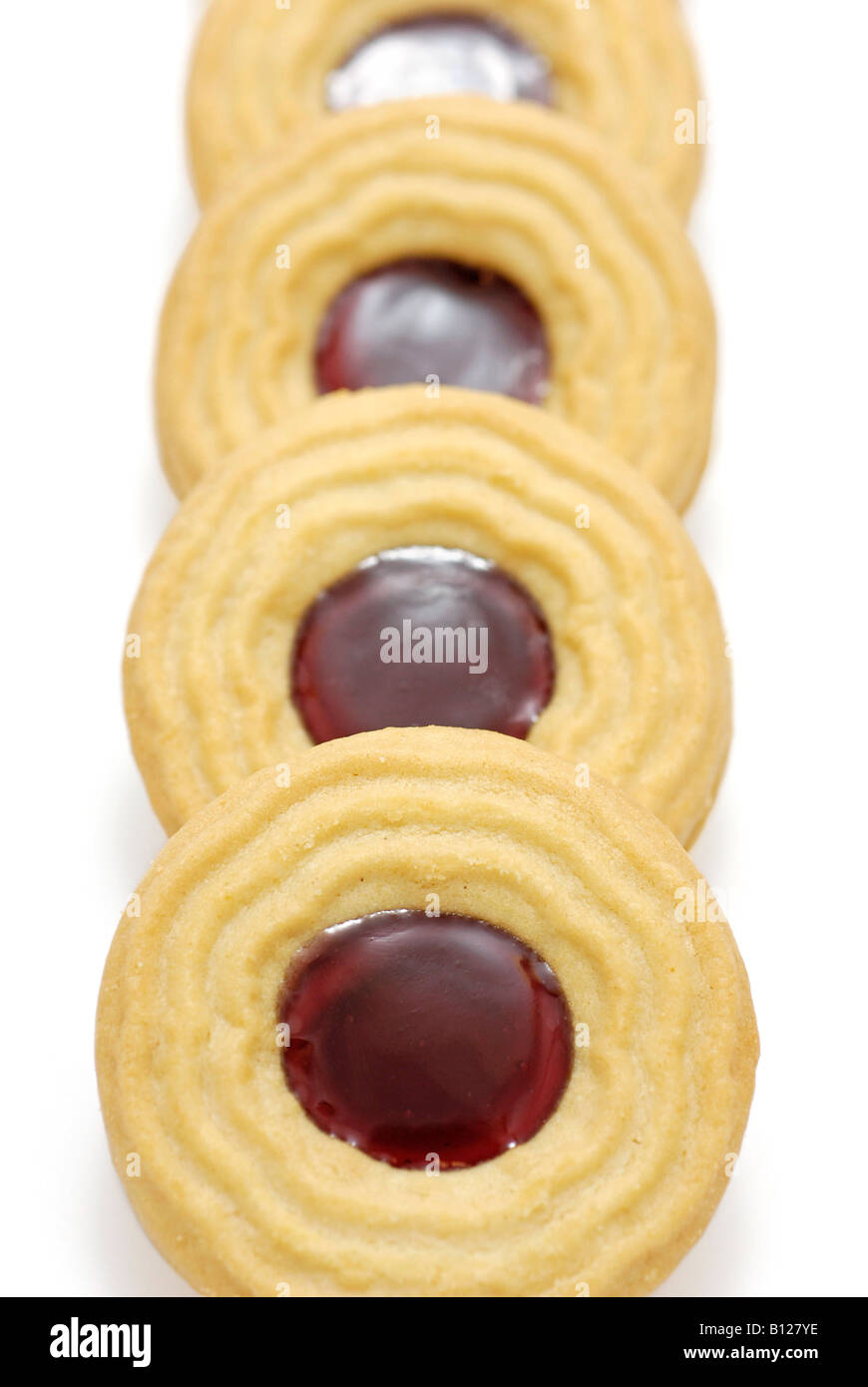 Jam and Cream Biscuits / Jammie Dodgers Stock Photo - Alamy