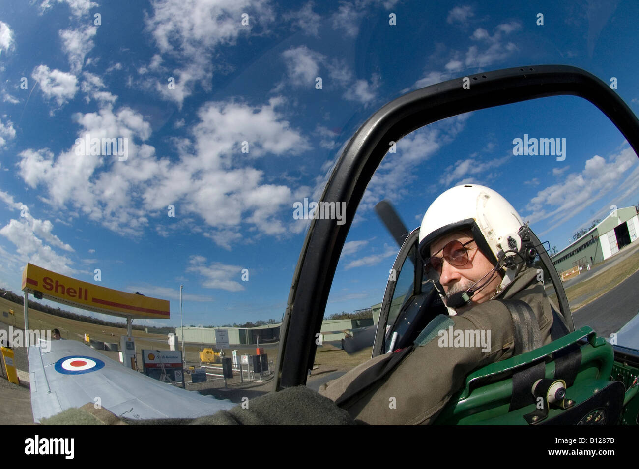 Ww2 fighter pilot hi-res stock photography and images - Alamy