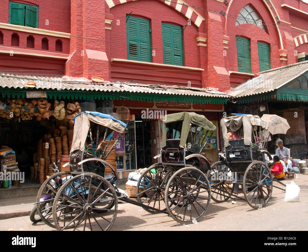 line of rickshaws in the city of Calcutta Stock Photo - Alamy