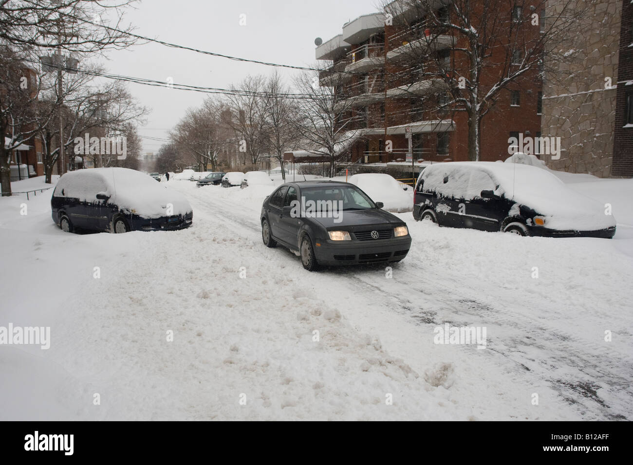 Pavement along road heavy traffic hi-res stock photography and images ...