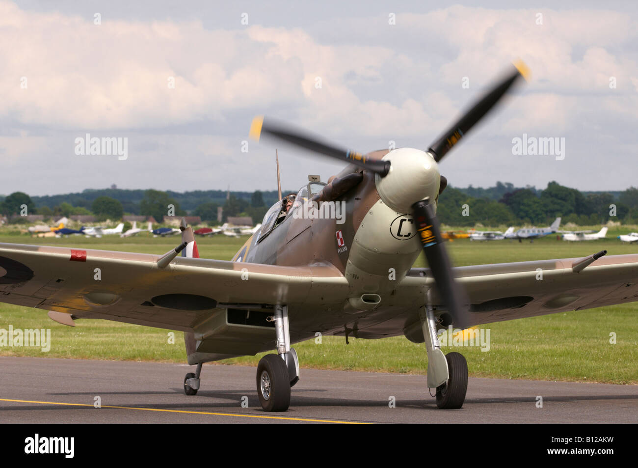 Spitfire undercarriage hi-res stock photography and images - Alamy