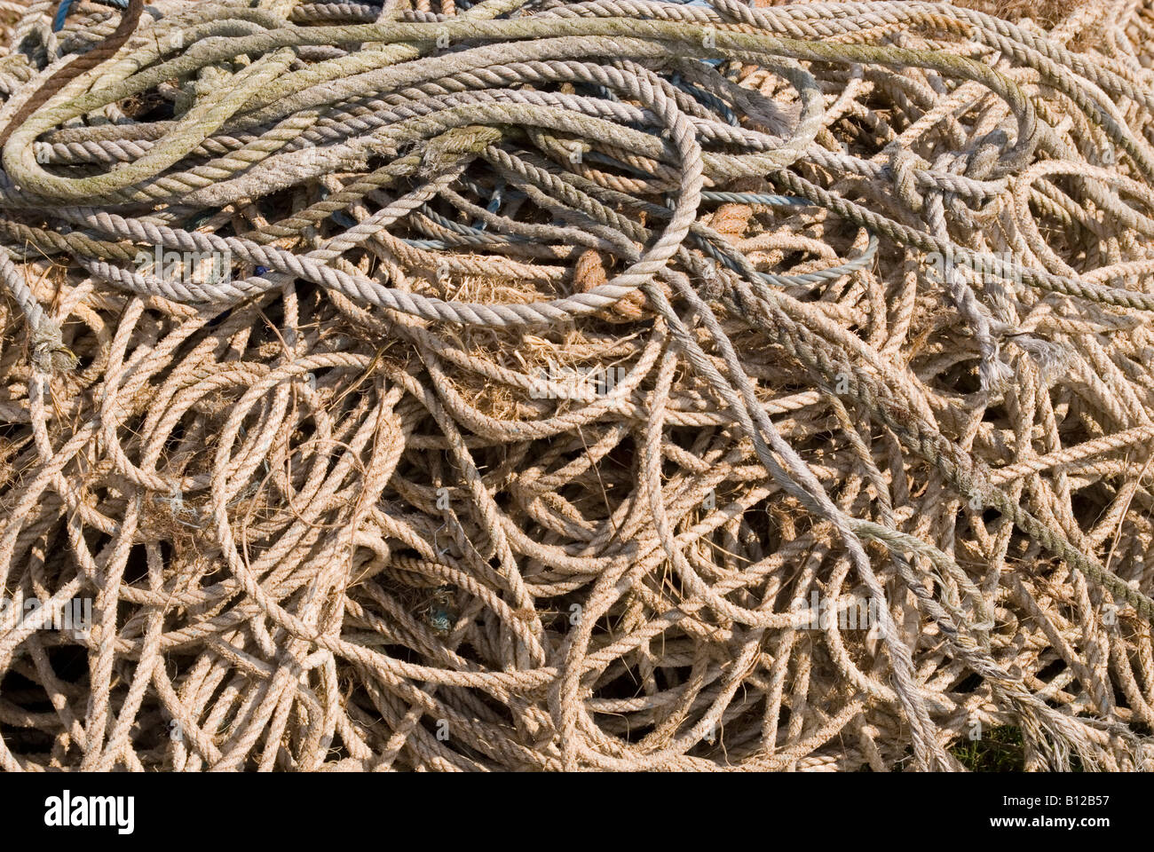 Well ropes hi-res stock photography and images - Alamy