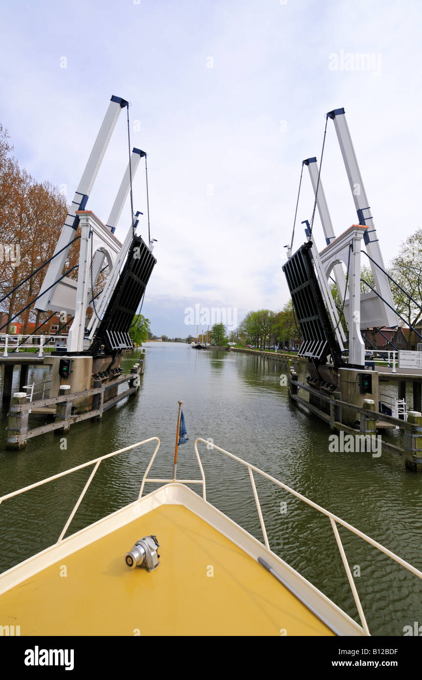 Dutch canal bridge opening hi-res stock photography and images - Alamy
