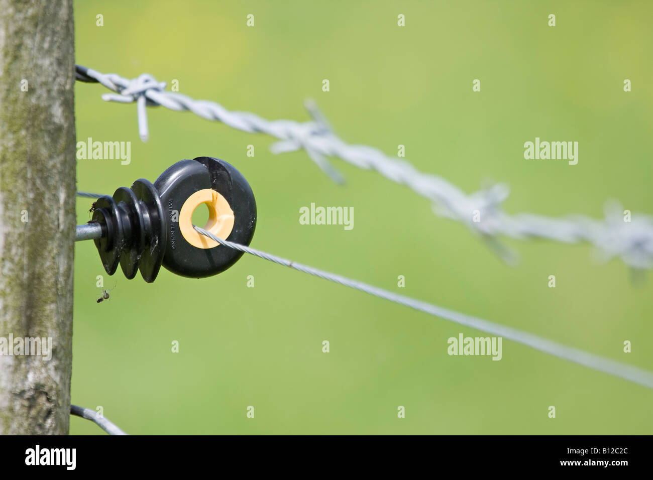 Section of electric fencing around field Stock Photo - Alamy