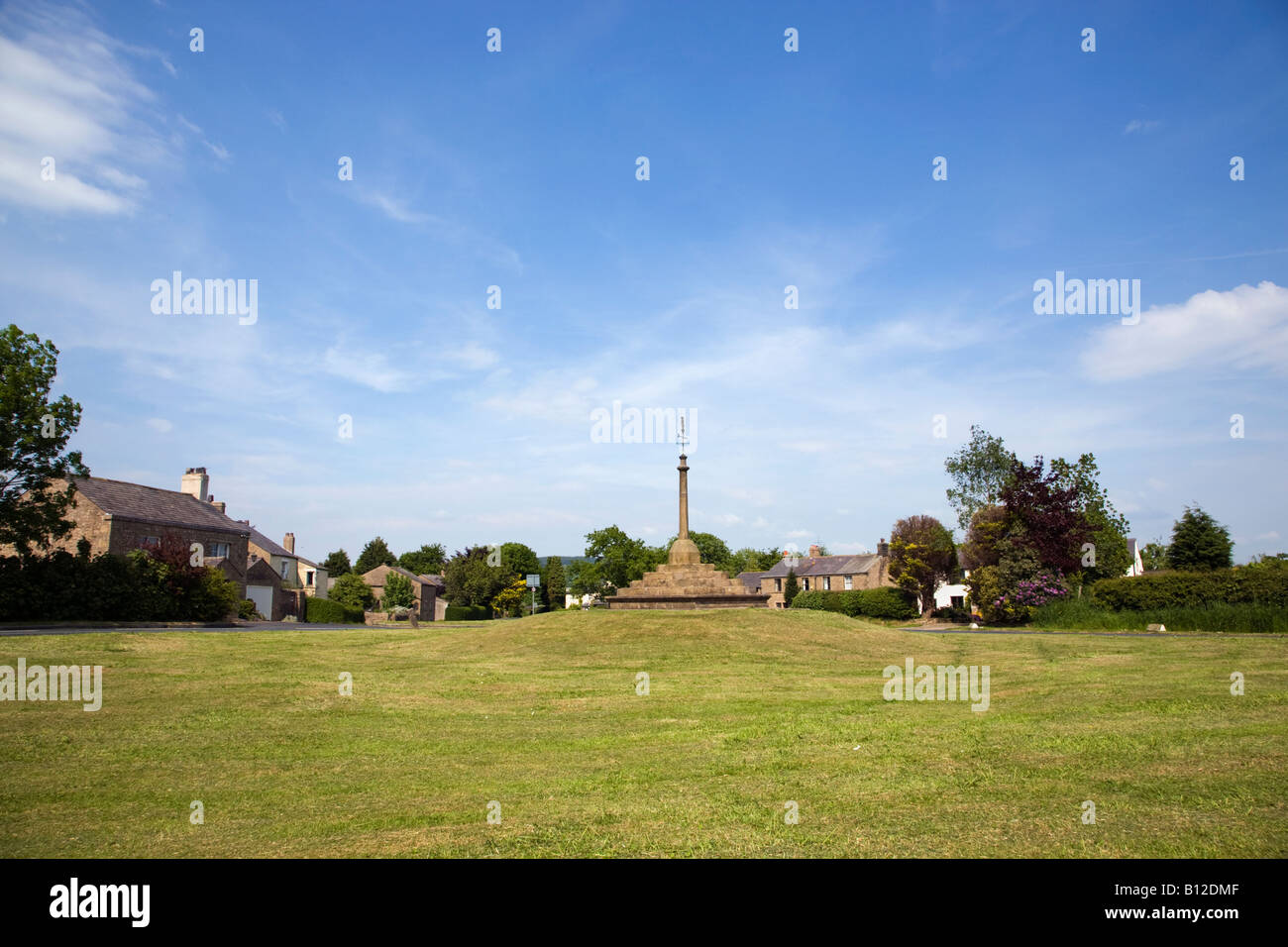Village green and war memorial at Inglewhite Lancashire Stock Photo - Alamy