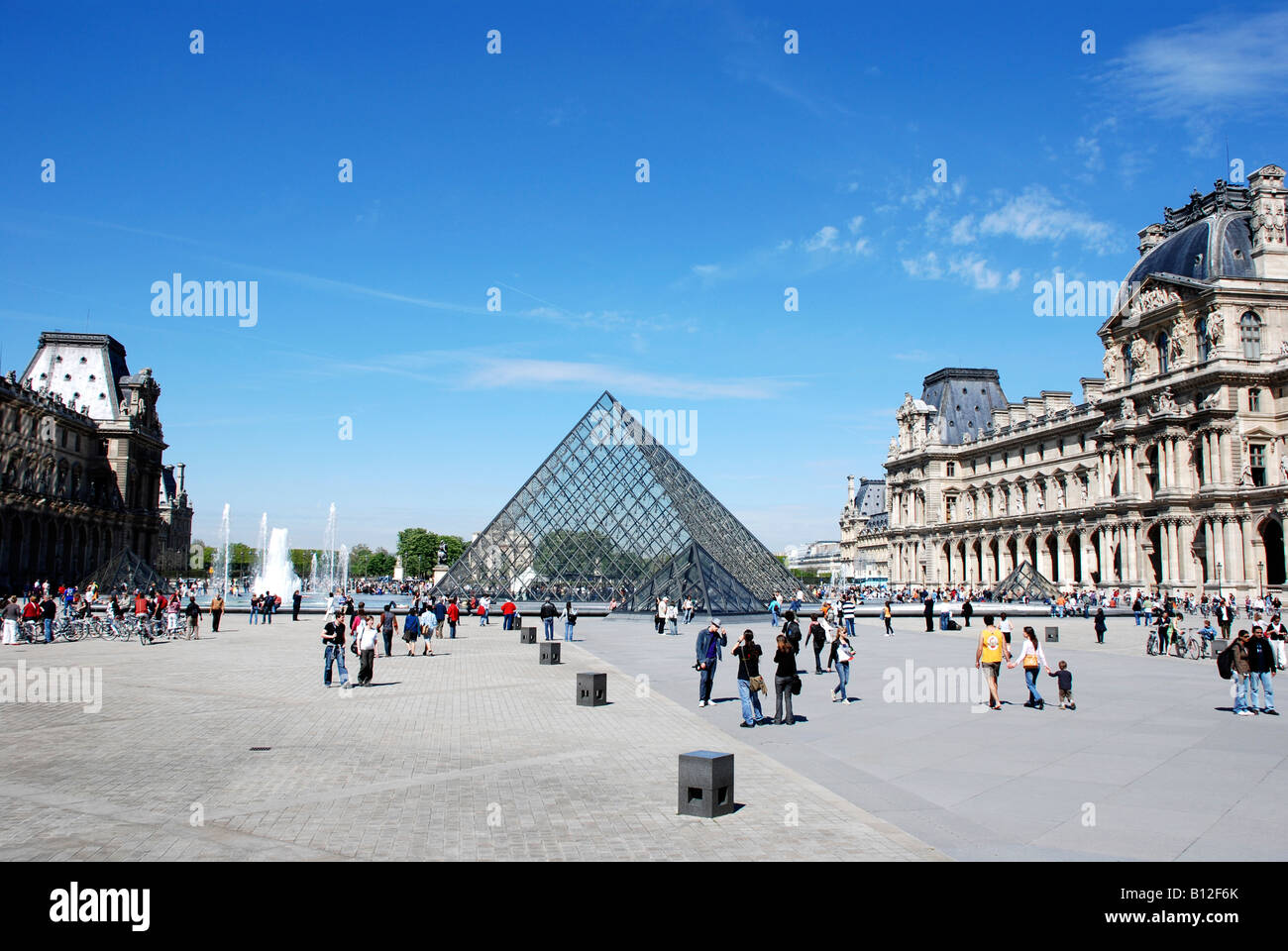 Glass Pyramid main entrance The Louvre Paris Stock Photo - Alamy