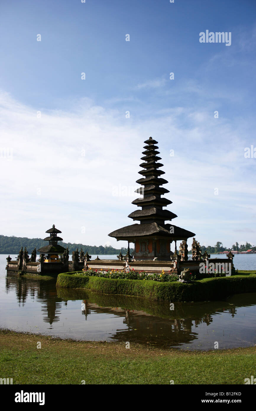 Danau temple on lake bratan hi-res stock photography and images - Alamy