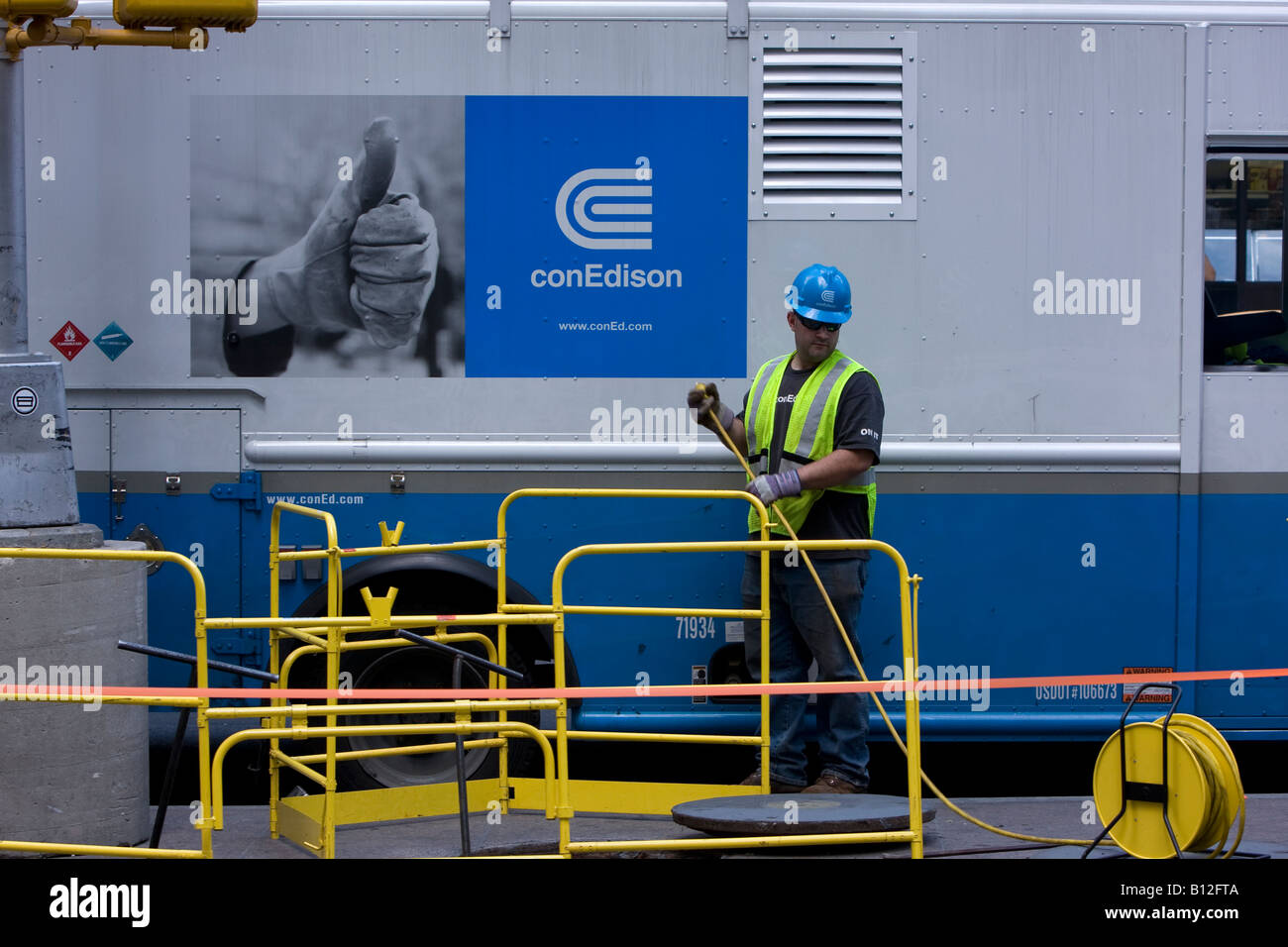 A Con Edison worker in Manhattan, NY Stock Photo - Alamy