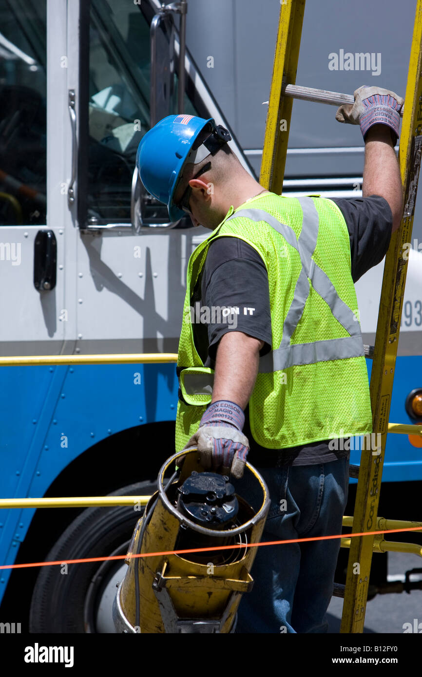 A Con Edison worker in Manhattan, NY Stock Photo - Alamy