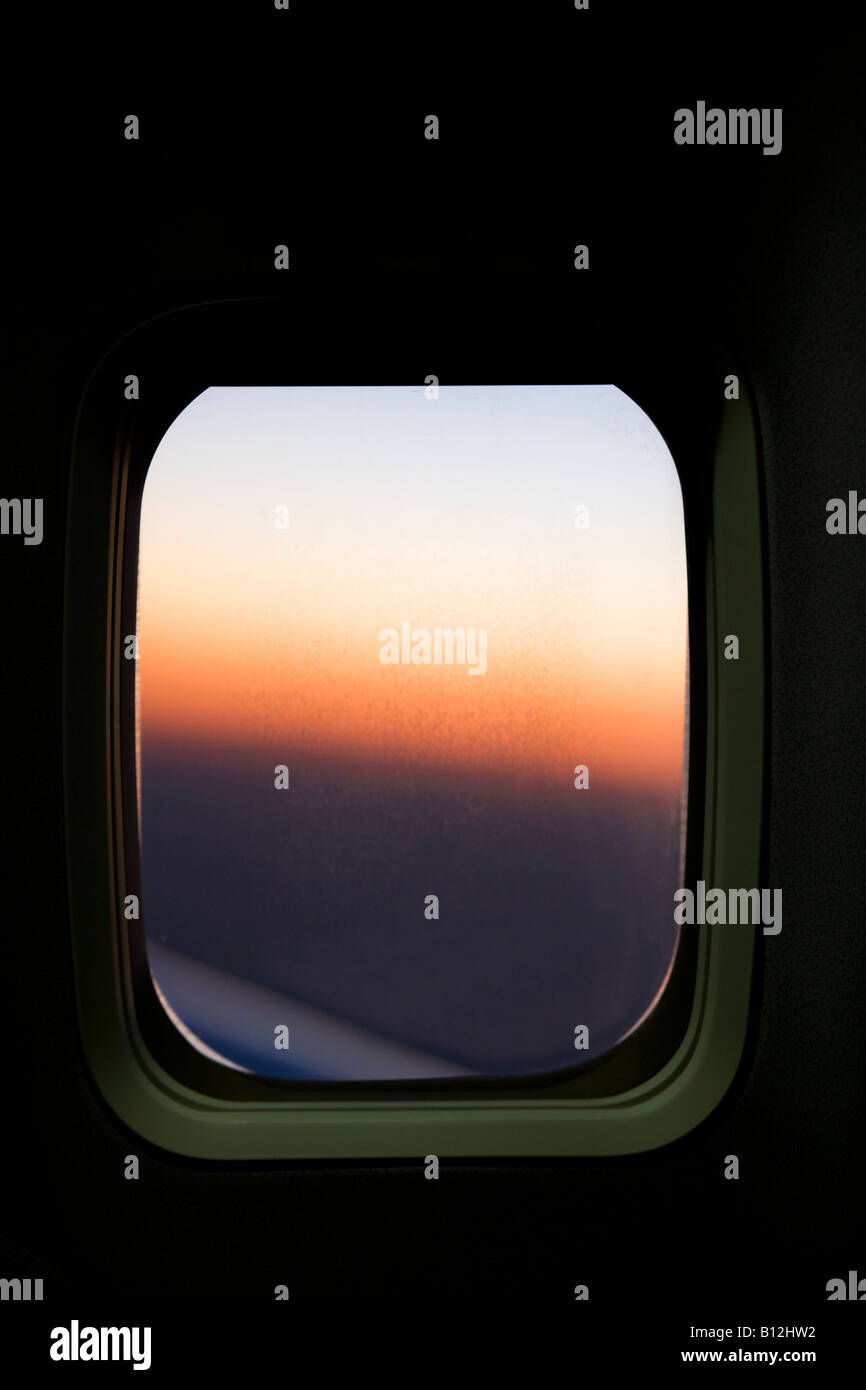 VIEW THROUGH CABIN WINDOW FRAME IN BOEING 737 700 TWILIGHT GLOW Stock ...