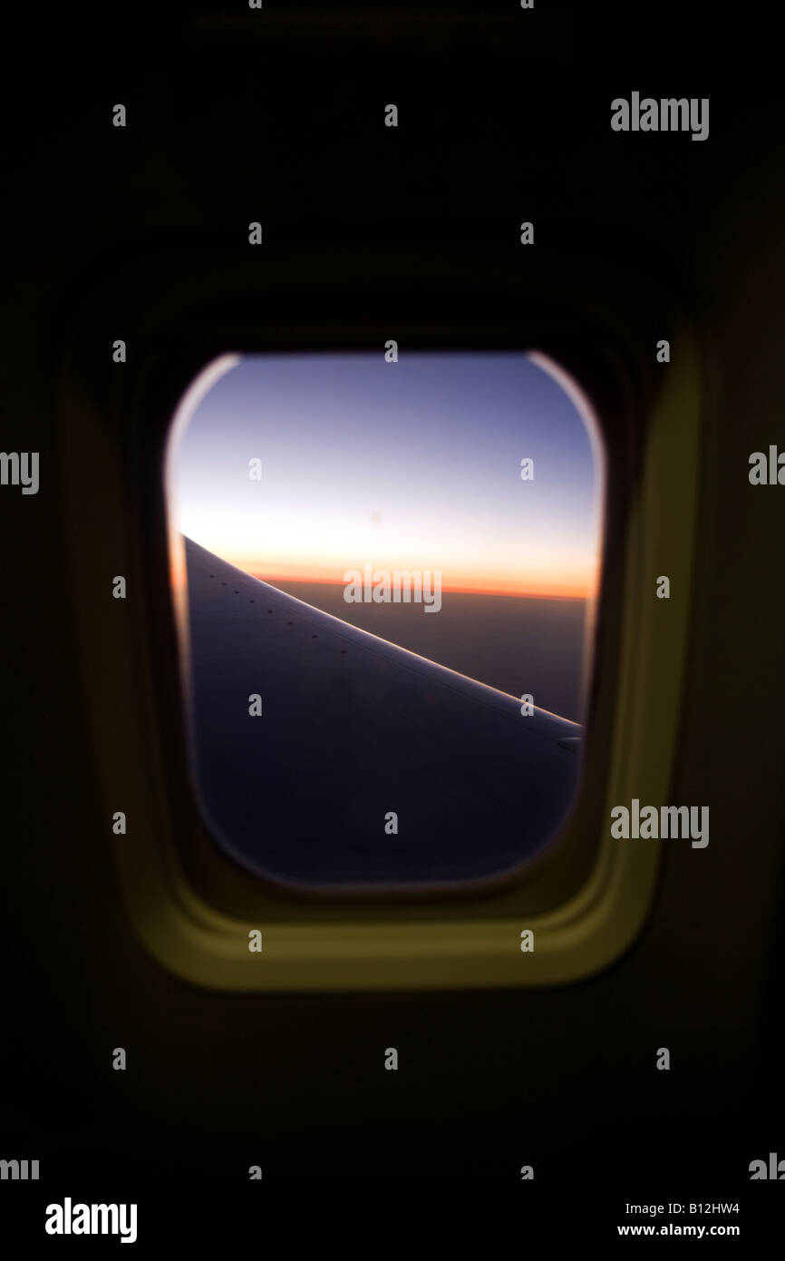VIEW THROUGH CABIN WINDOW FRAME IN BOEING 737 700 TWILIGHT GLOW Stock ...