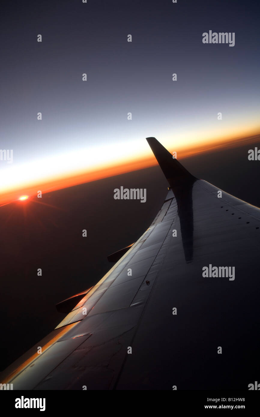 BOEING 737 700 WING SUNSET GLOW Stock Photo - Alamy
