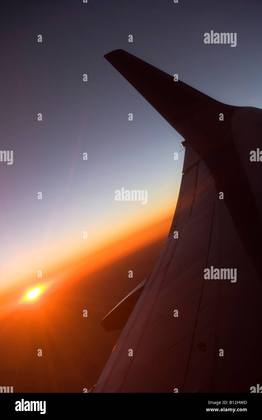BOEING 737 700 WING SUNSET GLOW Stock Photo - Alamy