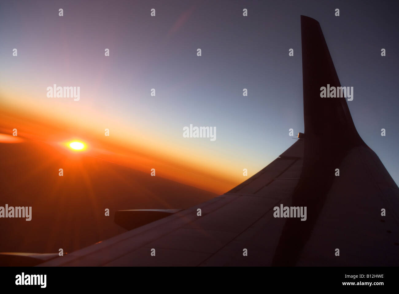 BOEING 737 700 WING SUNSET GLOW Stock Photo - Alamy