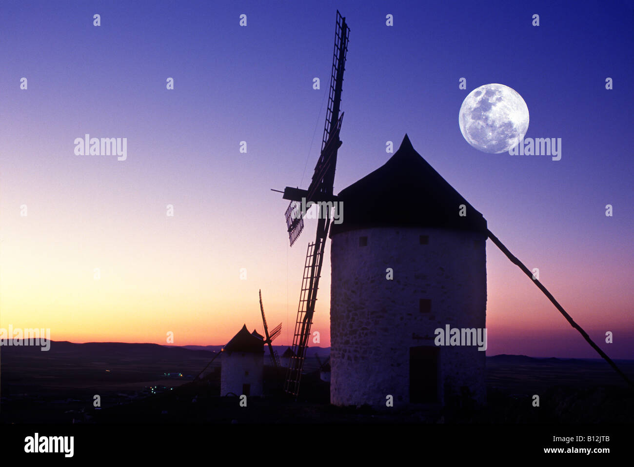WINDMILLS CERRO CALDERICO CONSUEGRA LA MANCHA SPAIN Stock Photo - Alamy