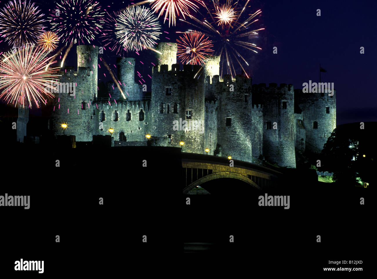 Conwy castle night north wales hi-res stock photography and images - Alamy
