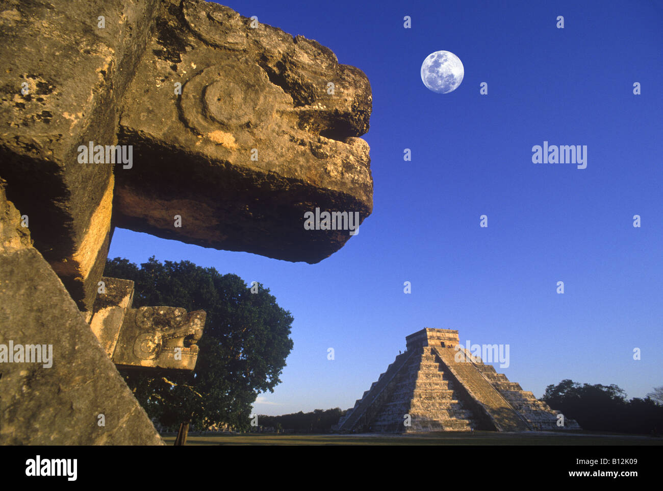 JAGUAR PLATFORM EL CASTILLO KUKULKAN PYRAMID CHICHEN ITZA MAYAN RUINS ...