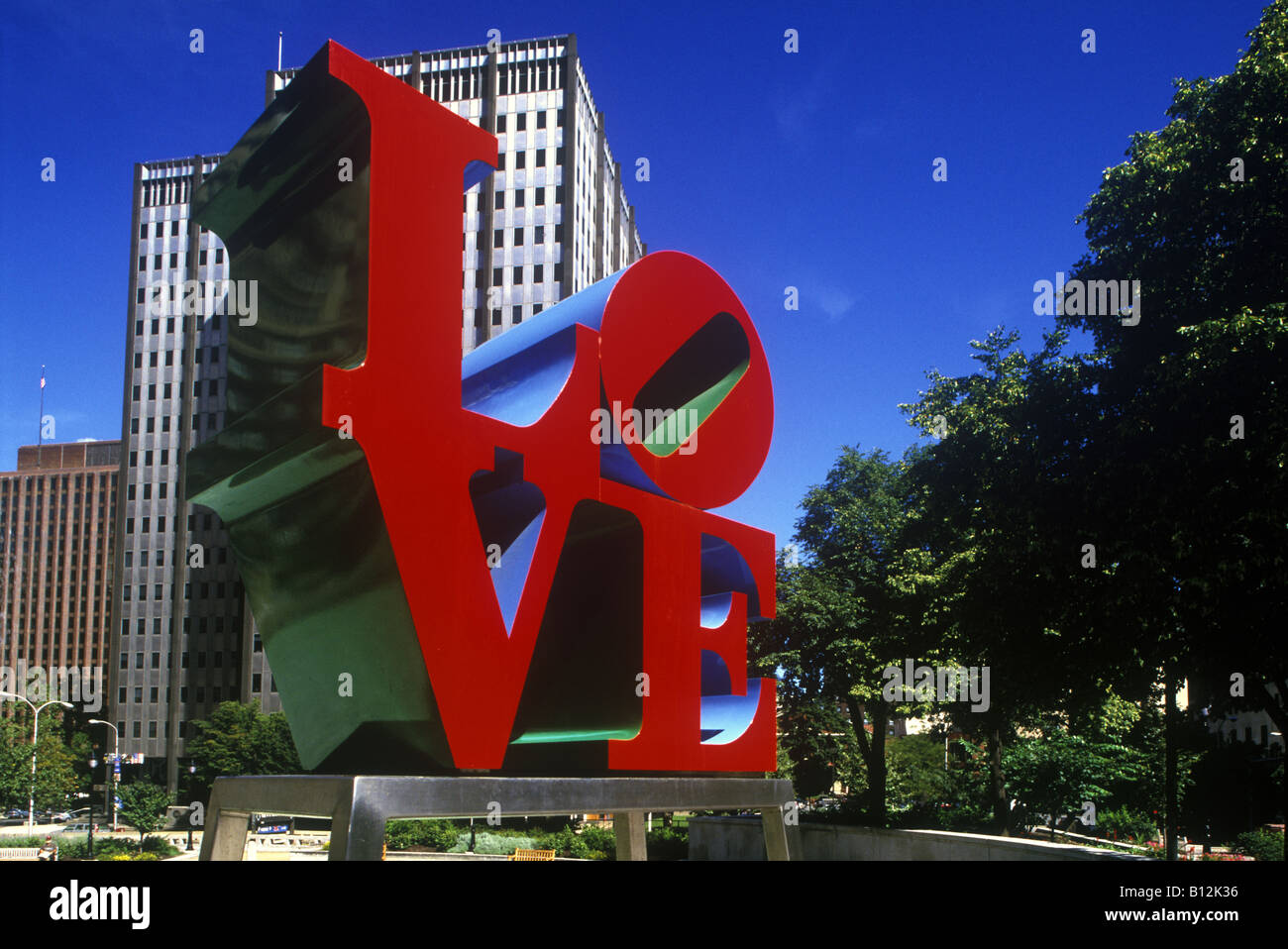 LOVE SCULPTURE (©ROBERT INDIANA 1970) KENNEDY PLAZA DOWNTOWN ...