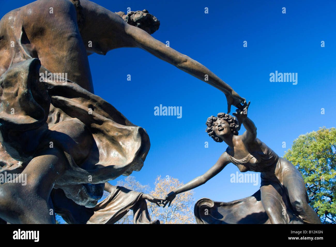 THREE DANCING MAIDENS (©WALTER SCHOTT 1947) UNTERMYER FOUNTAIN ...
