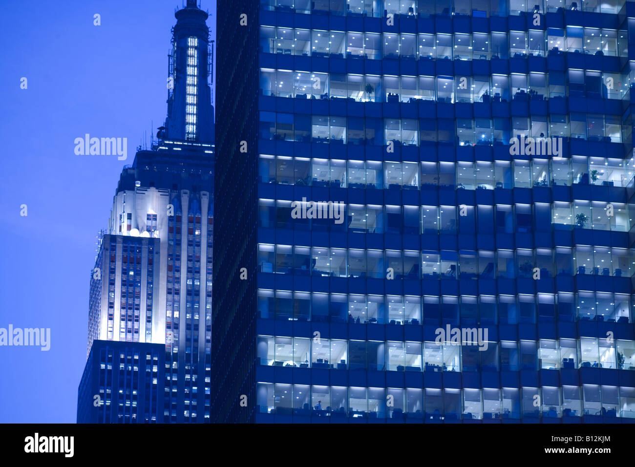 EMPIRE STATE BUILDING (©SHREVE LAMB & HARMON 1931) MIDTOWN MANHATTAN ...