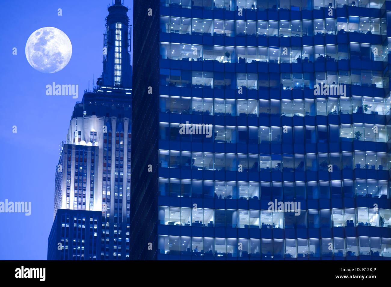 EMPIRE STATE BUILDING (©SHREVE LAMB & HARMON 1931) MIDTOWN MANHATTAN ...