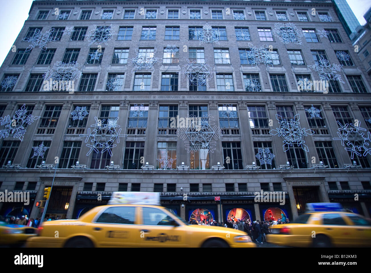CHRISTMAS SAKS DEPARTMENT STORE FIFTH AVENUE MANHATTAN NEW YORK CITY ...