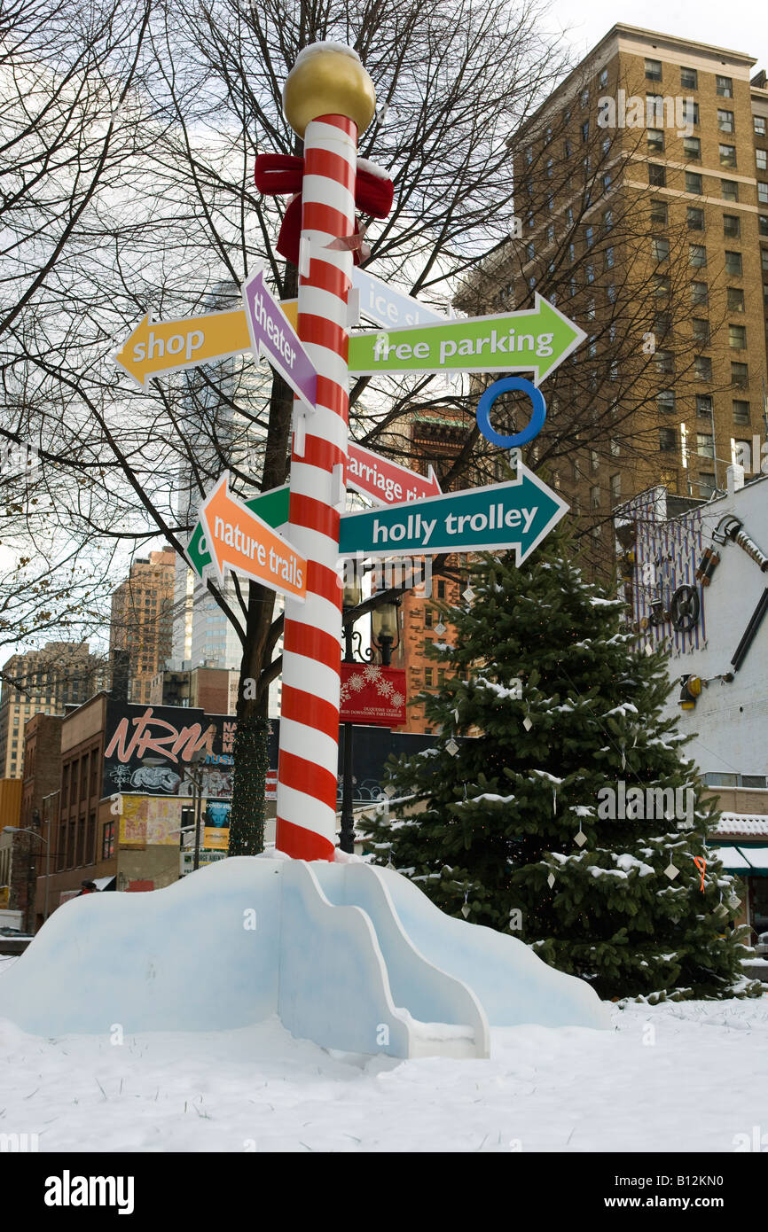 Signpost and market square hi-res stock photography and images - Alamy