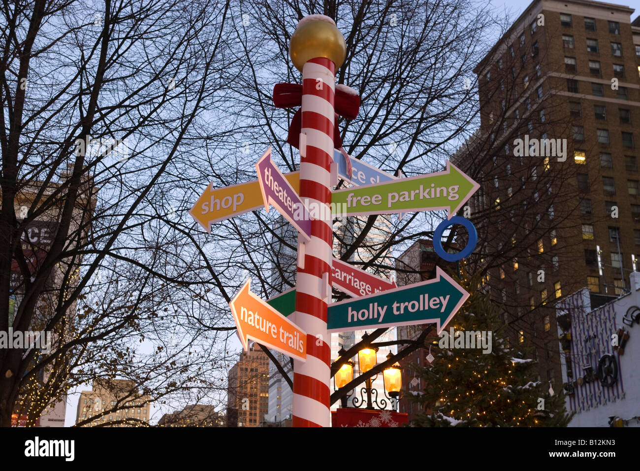CHRISTMAS SIGNPOST MARKET SQUARE DOWNTOWN PITTSBURGH PENNSYLVANIA USA ...