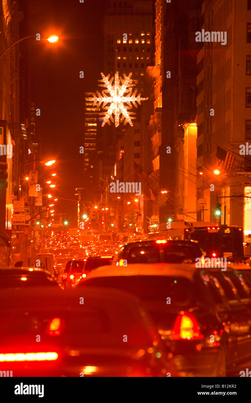 CHRISTMAS TRAFFIC JAM FIFTH AVENUE MIDTOWN MANHATTAN NEW YORK CITY USA ...