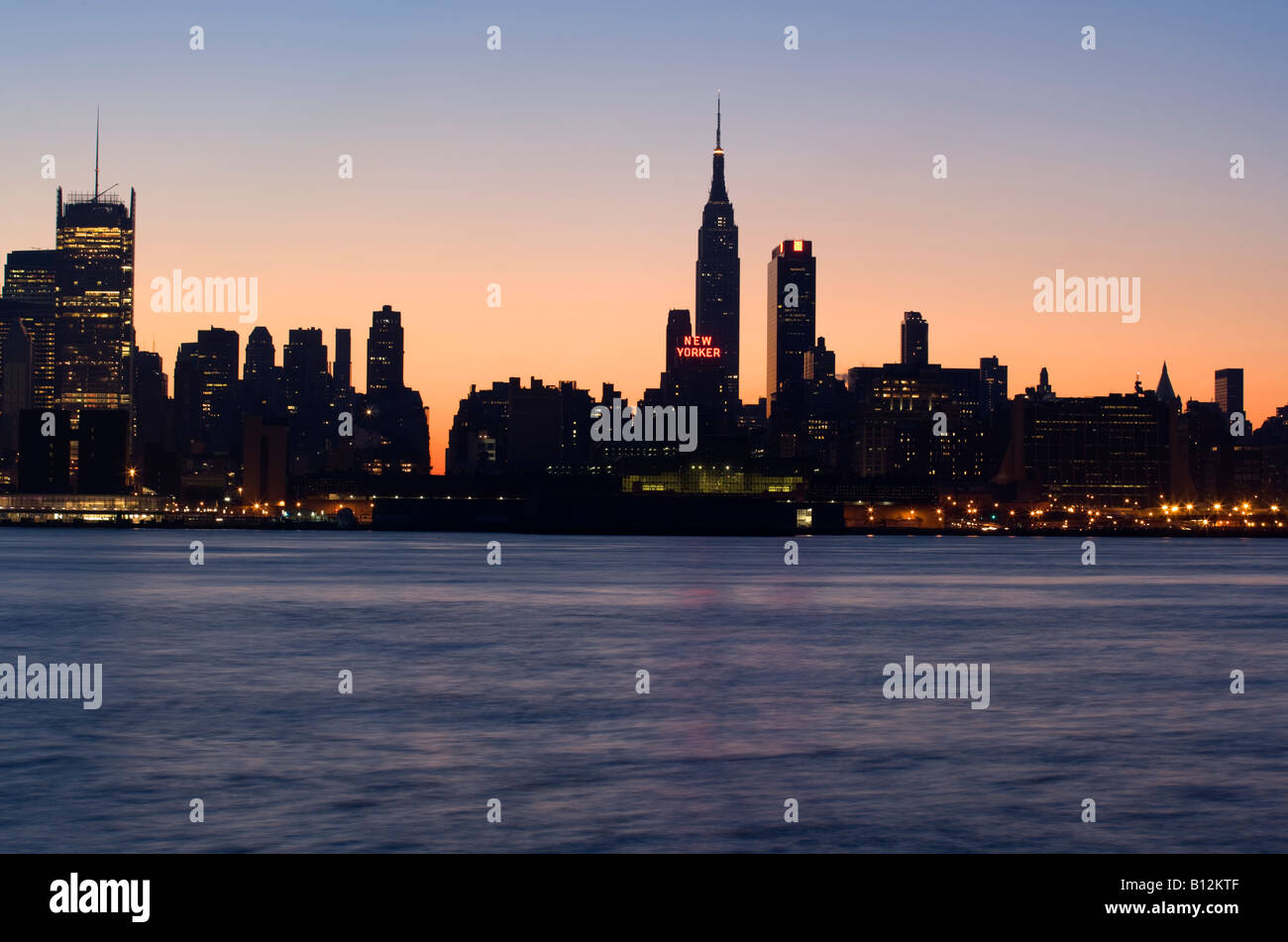 MIDTOWN SKYLINE HUDSON RIVER MANHATTAN NEW YORK USA Stock Photo - Alamy