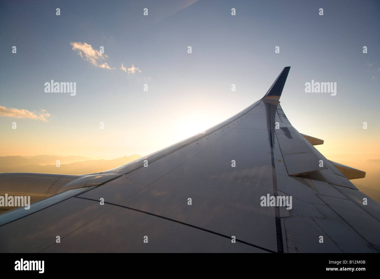 BOEING 737 700 WING SUNSET GLOW Stock Photo - Alamy