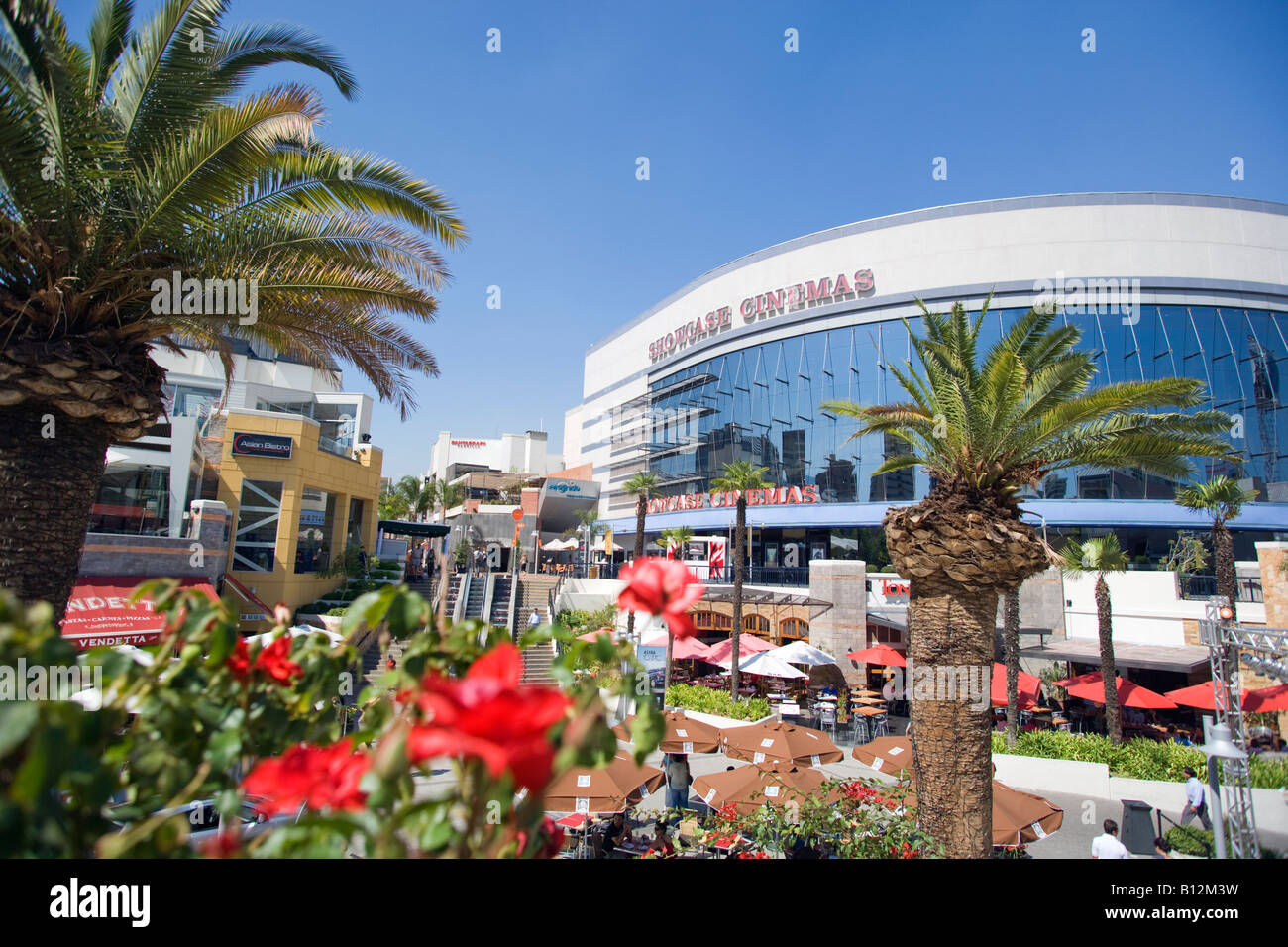 OUTDOOR PLAZA OF LAS CONDES SHOPPING MALL SANTIAGO CHILE Stock Photo ...