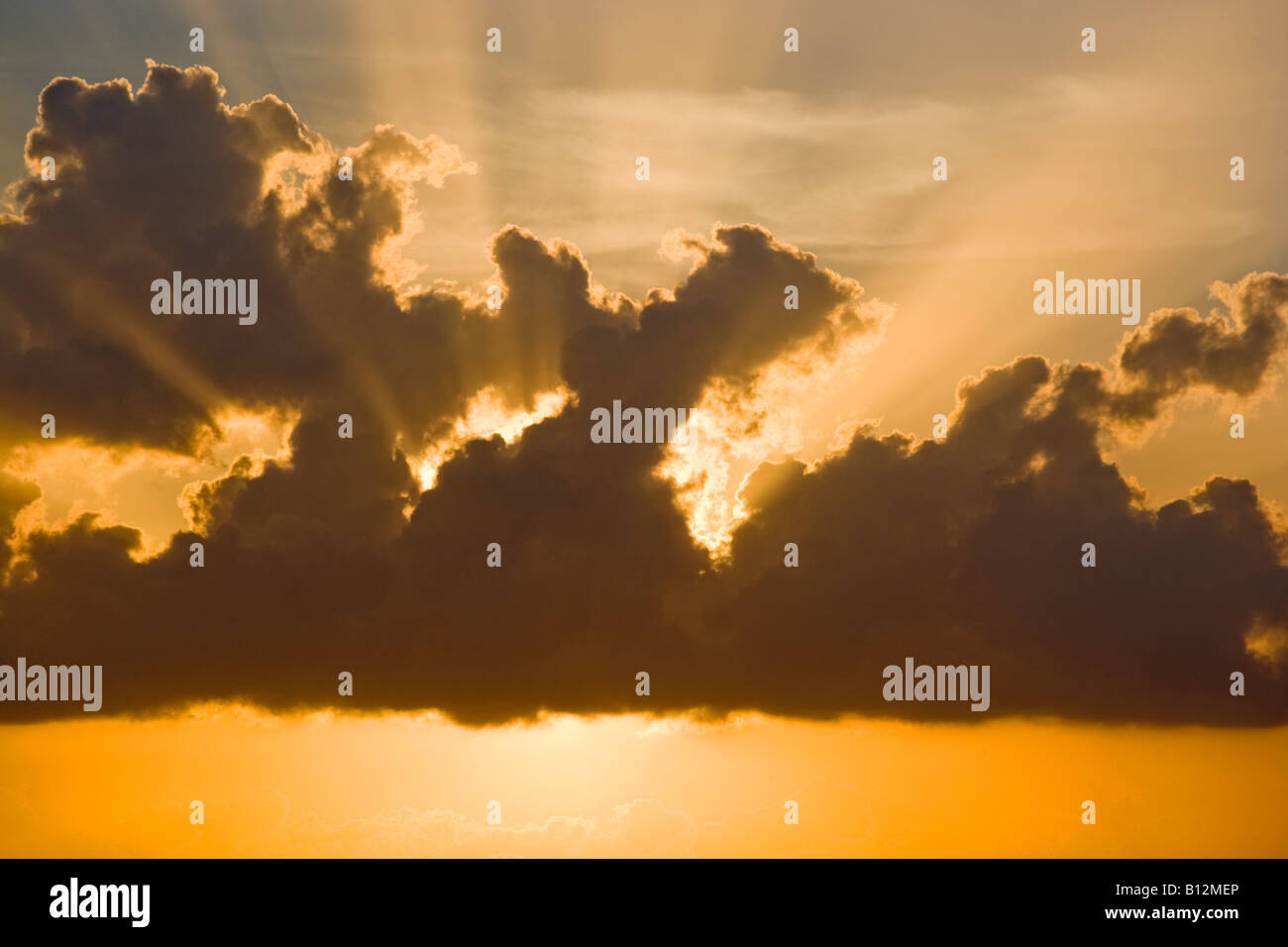 SUN RAYS SHAFTS OF LIGHT Stock Photo - Alamy