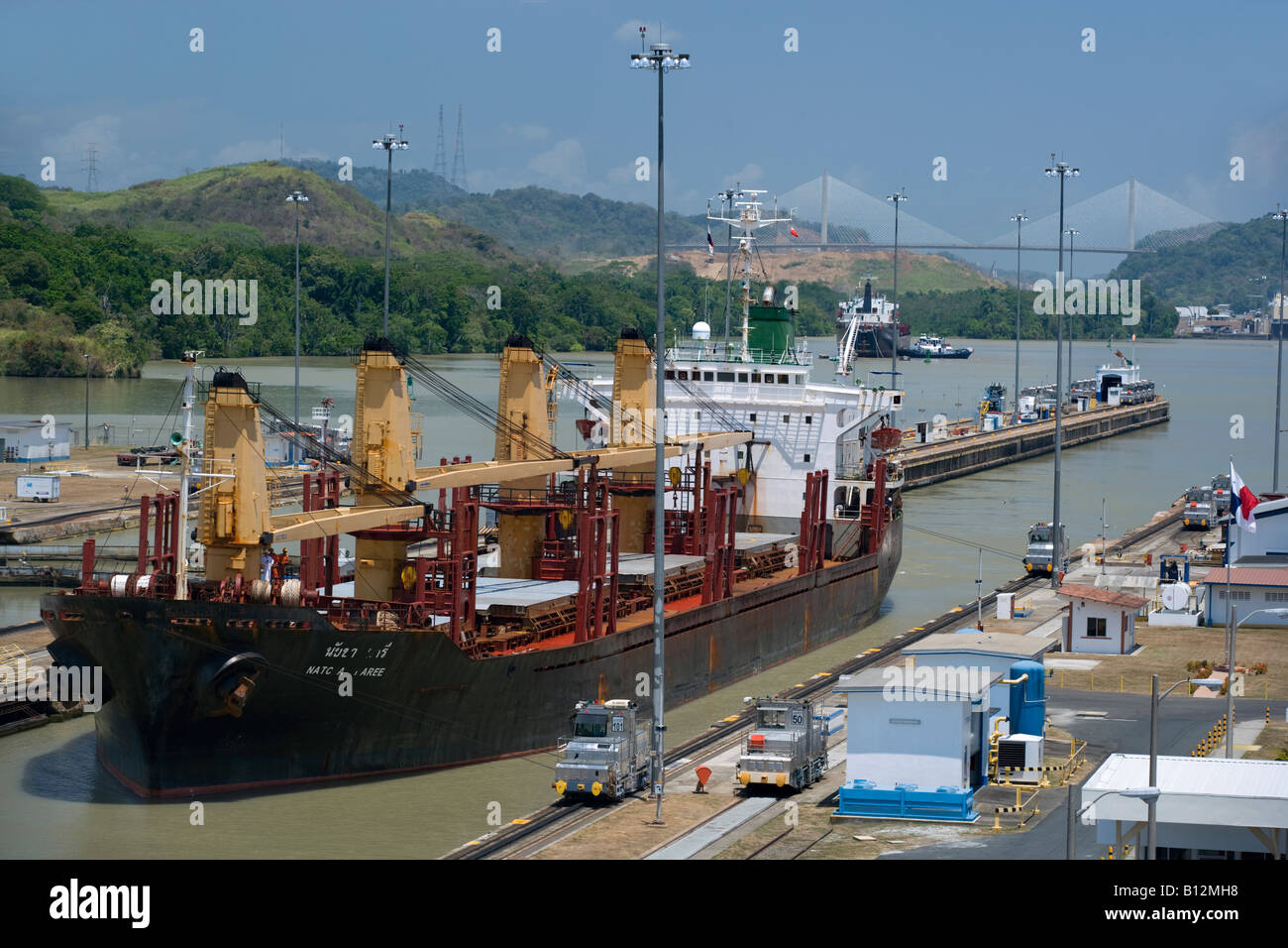 PANAMAX SHIP MIRAFLORES LOCKS PANAMA CANAL PANAMA Stock Photo - Alamy