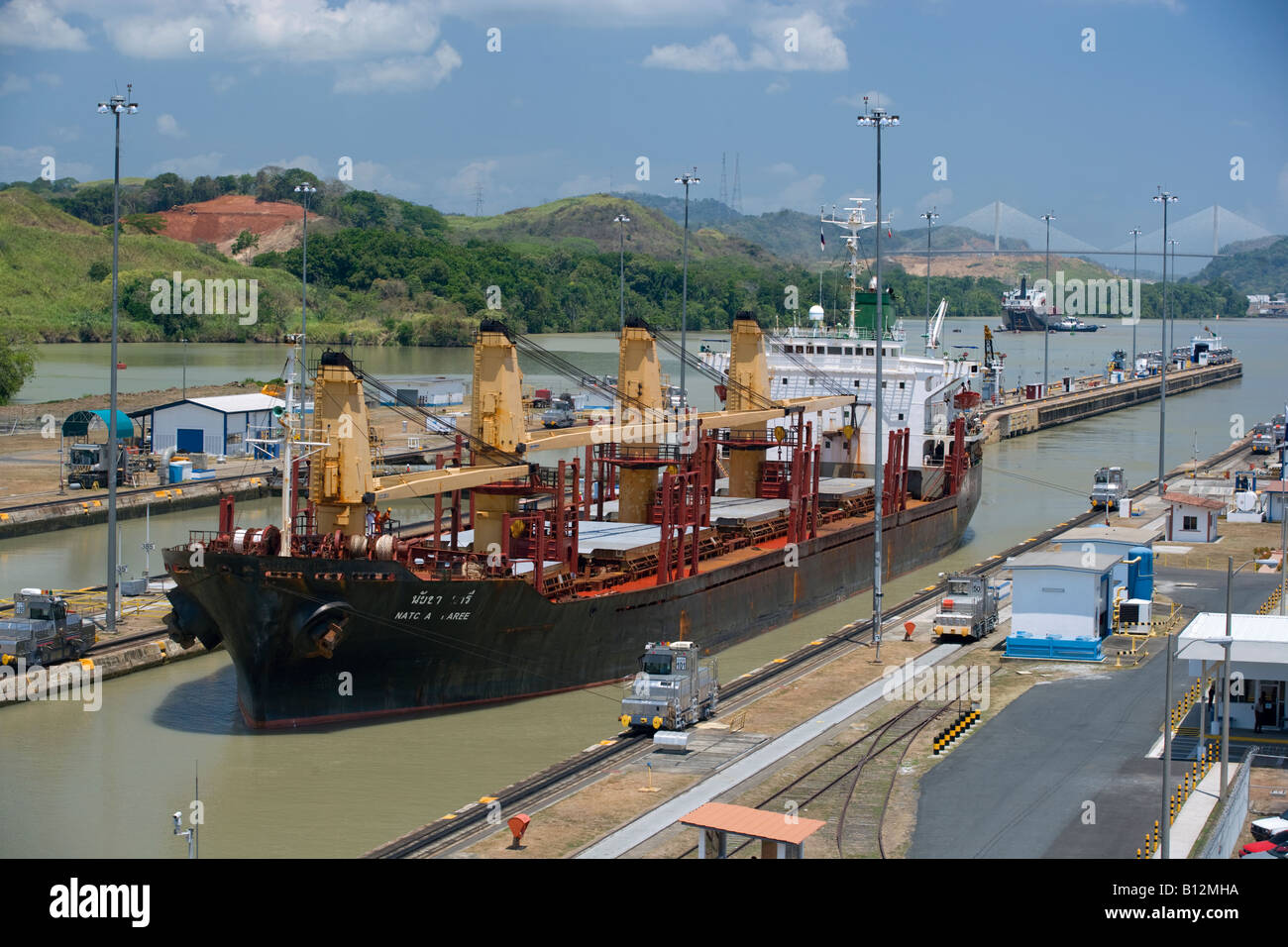 PANAMAX SHIP MIRAFLORES LOCKS PANAMA CANAL PANAMA Stock Photo - Alamy
