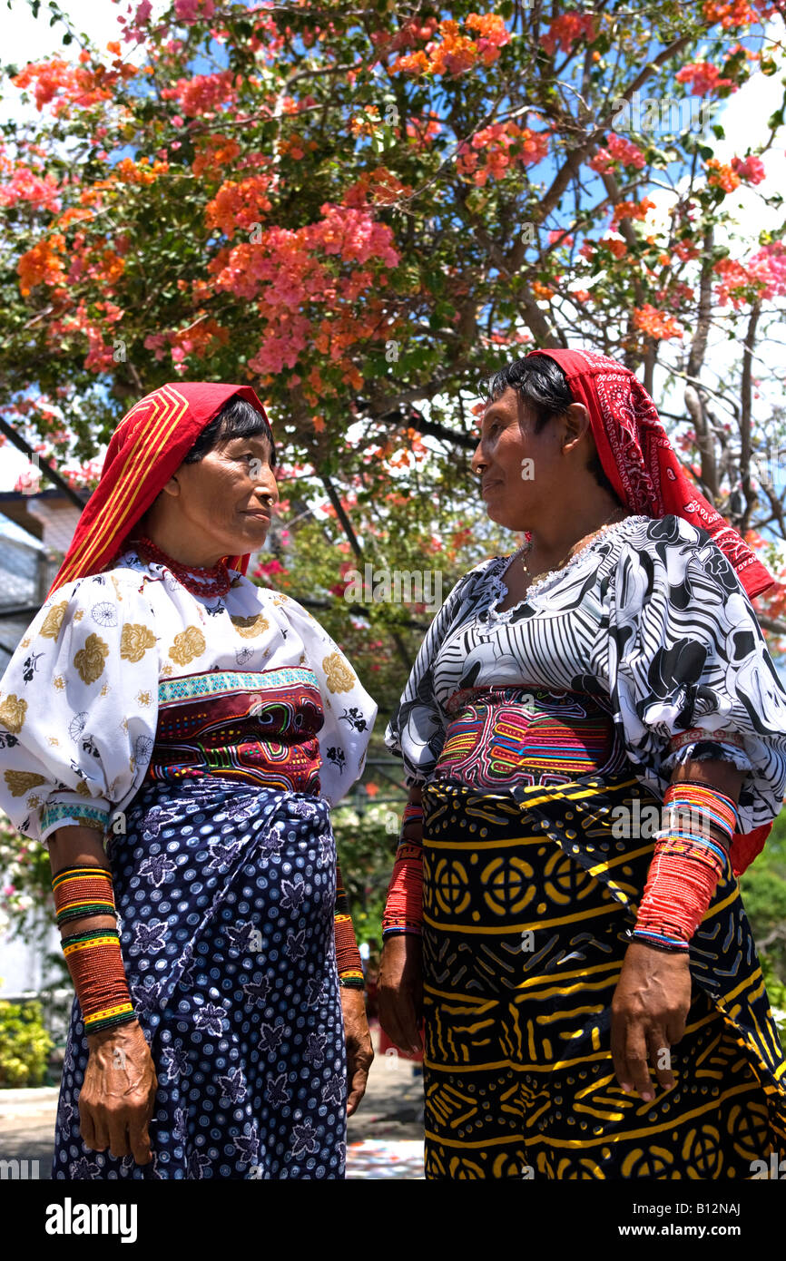 KUNA NATIVE INDIAN WOMEN IN INDIGENOUS COSTUME PANAMA CITY REPUBLIC OF ...