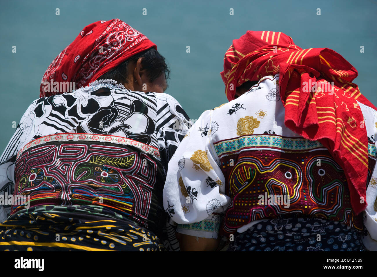 KUNA NATIVE INDIAN WOMEN IN INDIGENOUS COSTUME PANAMA CITY REPUBLIC OF ...